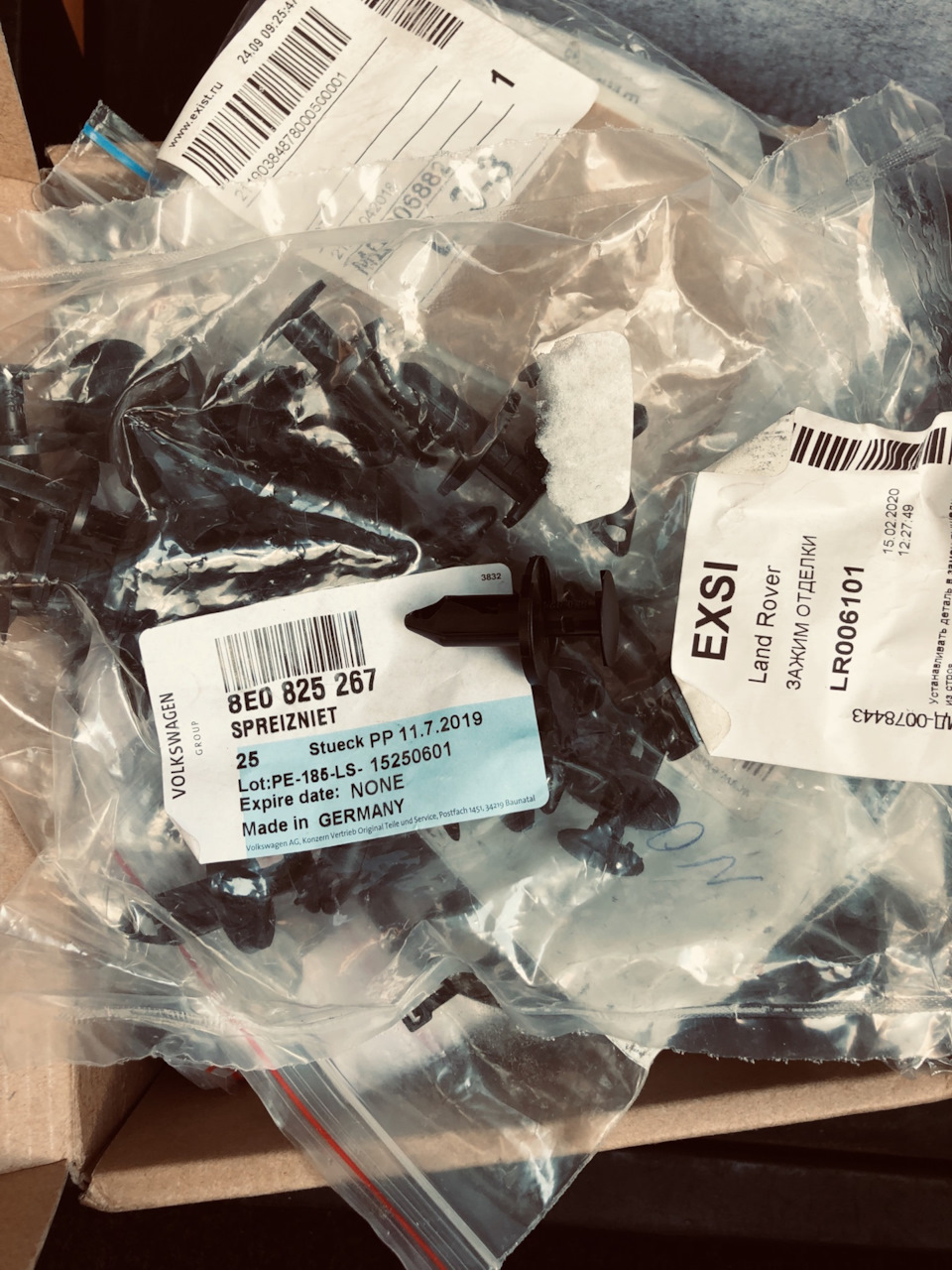 LR006101 Зажим отделки Jaguar Land Rover | Запчасти на DRIVE2