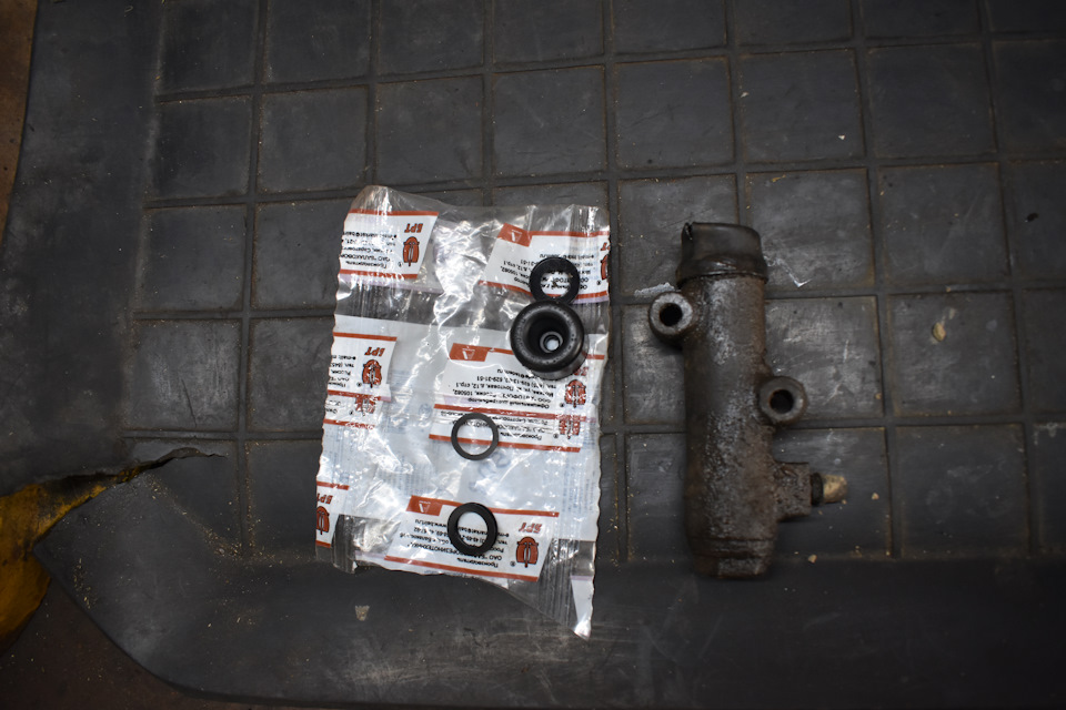 Рабочий цилиндр сцепления — Lada 21047, 1,6 л, 1997 года | своими ...