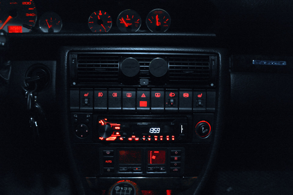 Крепление смартфона — Audi A6 (C4), 2,8 л, 1997 года | стайлинг | DRIVE2