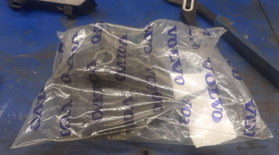 №6 Замена опор (подушки амортизаторов) в Car-Master Volvo — Volvo XC90 ...