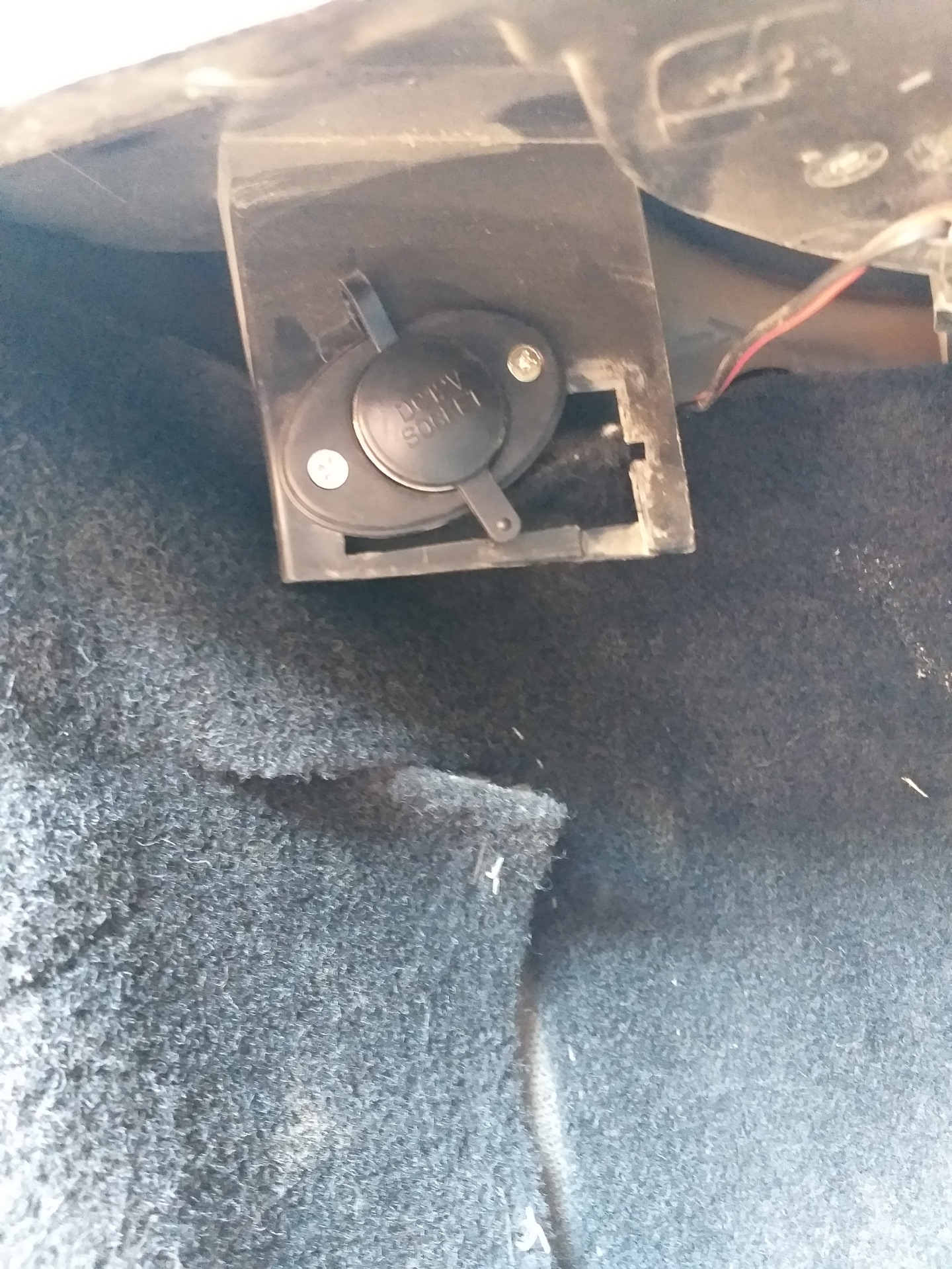 Прикуриватель в багажник — Chevrolet Niva GLX, 1,7 л, 2007 года ...