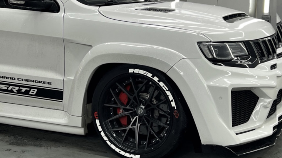 Jeep Grand Cherokee SRT-8 (WK2) 7.0 бензиновый 2014 | Polar bear на DRIVE2