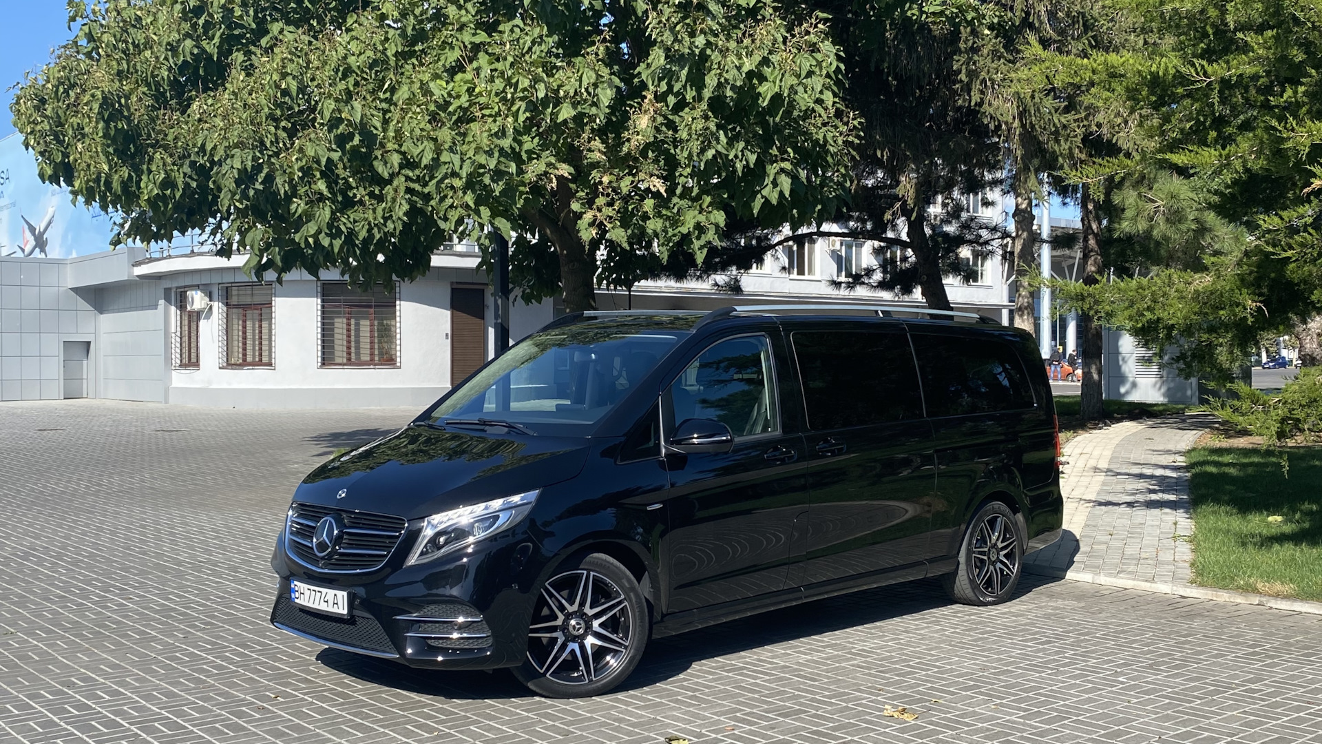 Mercedes-Benz V-Class (W447) 2.2 дизельный 2018 | V250 AMG Line extra ...