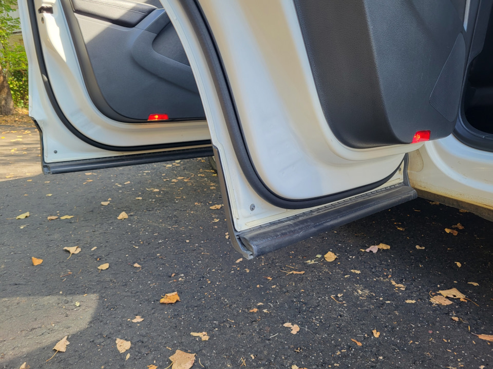 Свет в дверях — Volkswagen Tiguan (1G), 2 л, 2012 года | своими руками ...