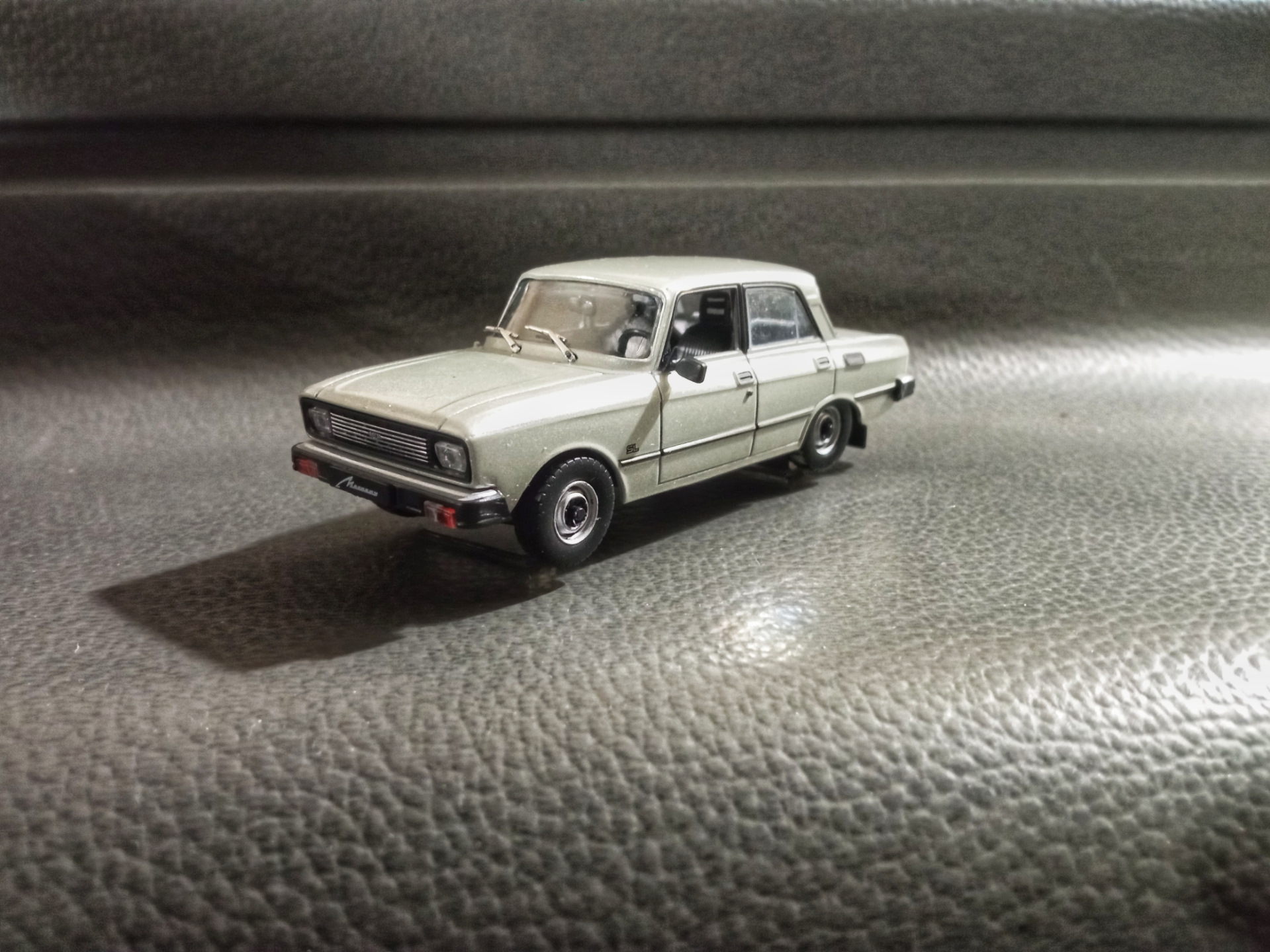 21. Добавим к антуражу щепотку красоты — Москвич 2140 SL, 1,5 л, 1987 года | аксессуары | DRIVE2