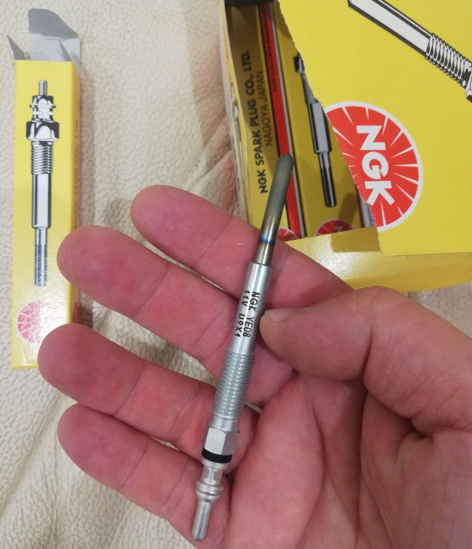 Замена свечей накала 🕯 и удаление вихревых заслонок 🌪 — Land Rover ...