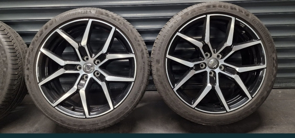 Шины летние Continental 235/40 R19, кованые диски Volvo 8Jx19 ET42 ...