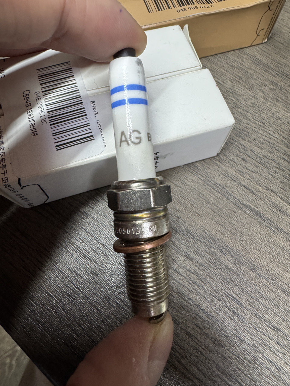 Свечи 04E905612C оригинал с разных заводов — Skoda Kodiaq (1G), 1,4 л ...