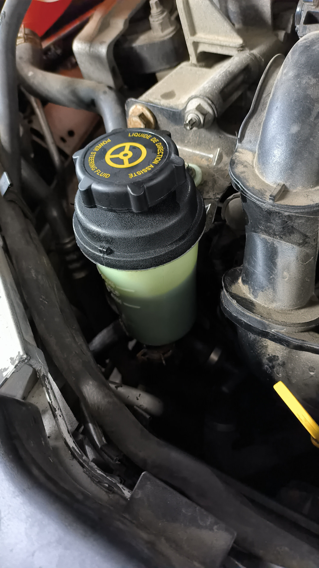 Замена бачка ГУР и жидкости ГУР — Ford Focus II Hatchback, 1,6 л, 2011 ...