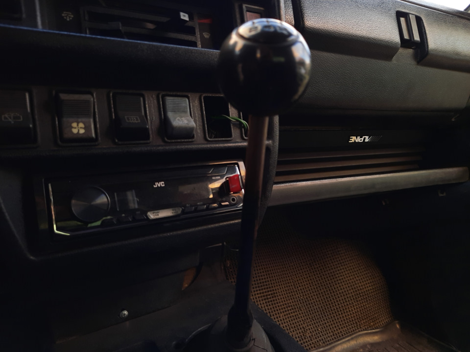 Установка усилителя Alpine MRV-F540 в бардачек — Lada 4x4 3D, 1,7 л ...