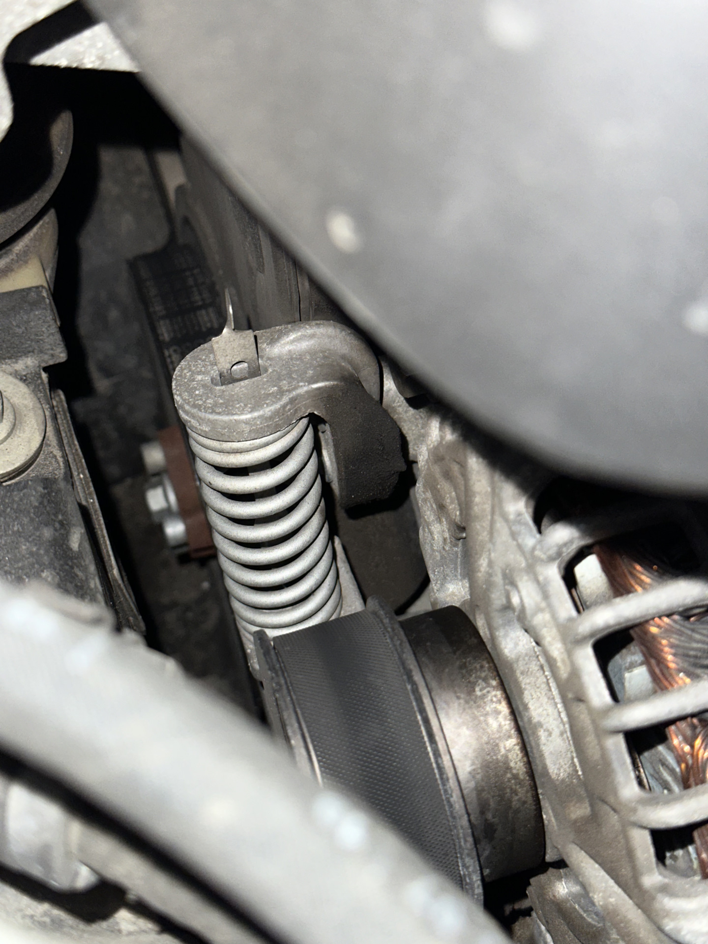 Обращение по гарантии. Запотевание обгонной муфты генератора. — Volvo ...