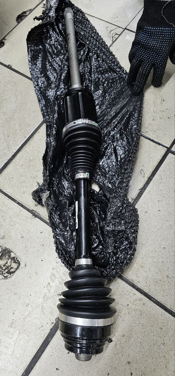 Замена передних приводов(оригинал) + замена масла в коробке+редукторы ...