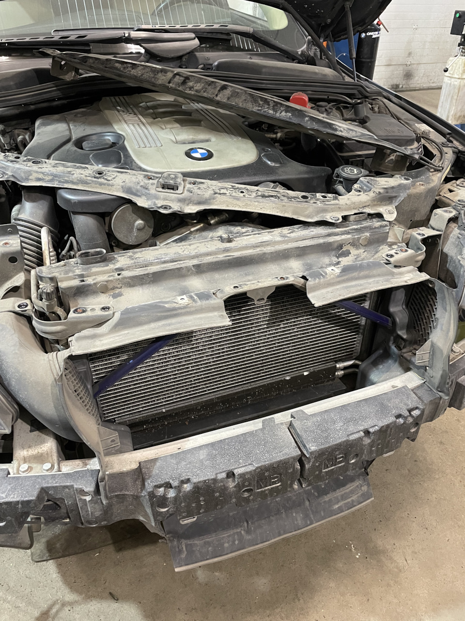 Дооснащение. Активные жалюзи радиатора. — BMW 5 series (E60), 3 л, 2008 ...