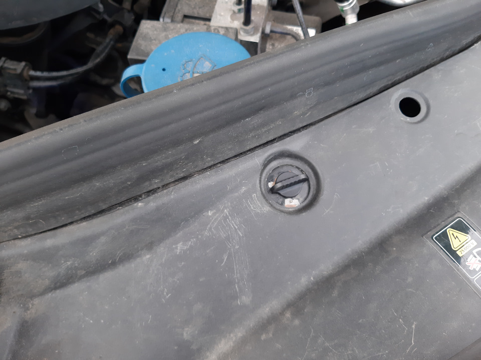 (Done) Пистон бачка омывателя (фиксатор, крепеж, запор) — Mercedes-Benz ...