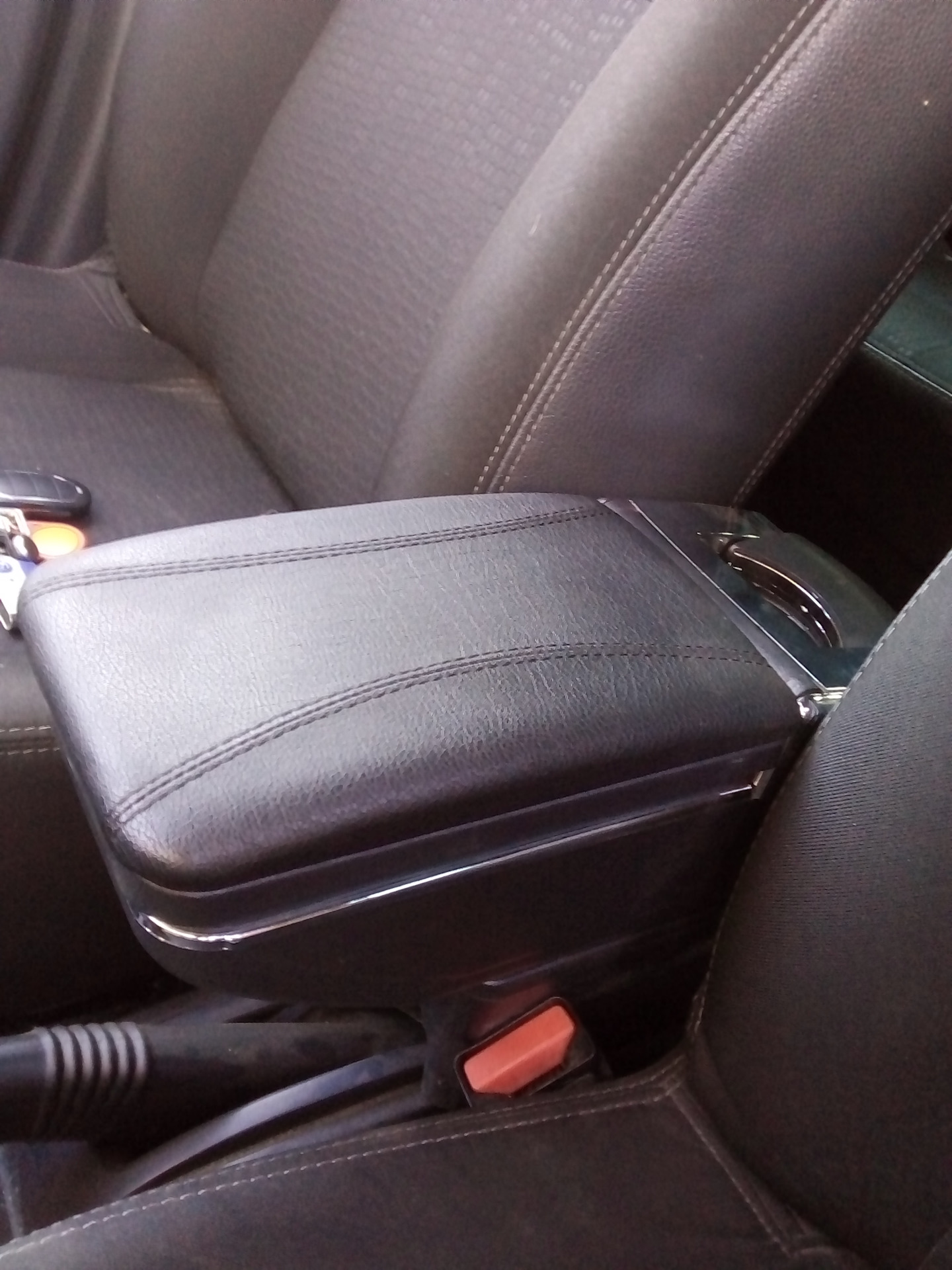Подлокотник — Nissan Terrano III, 2 л, 2014 года | аксессуары | DRIVE2