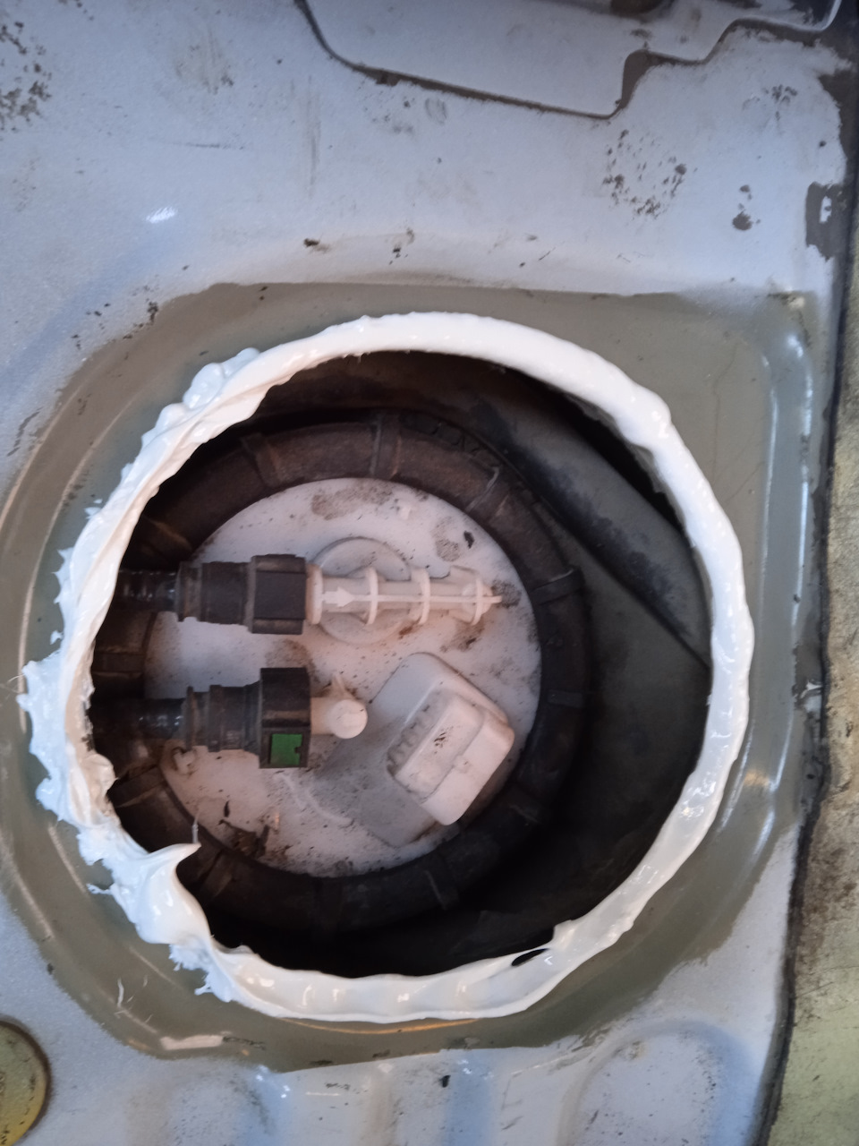 Замена бензонасоса и топливного фильтра — Lifan X60, 1,8 л, 2017 года ...