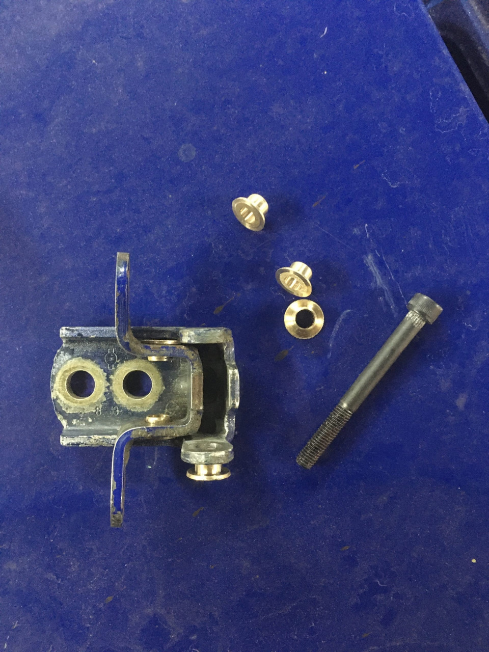 Ремонт дверных петель, накладки порогов — Nissan Primera (P11), 1,6 л ...