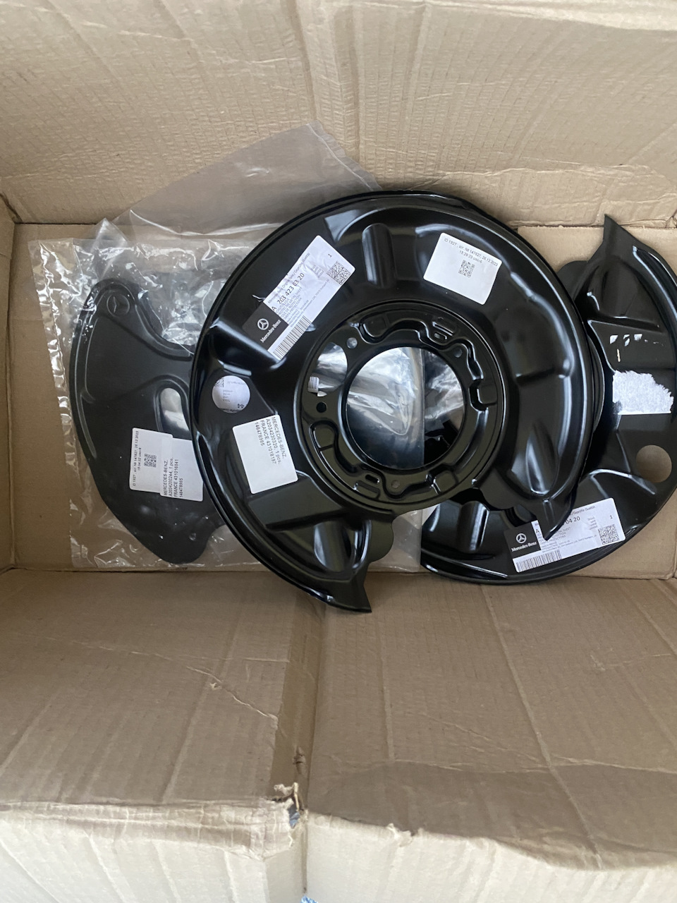 A2034230320 Пластина защитная диска тормозного Mercedes | Запчасти на ...