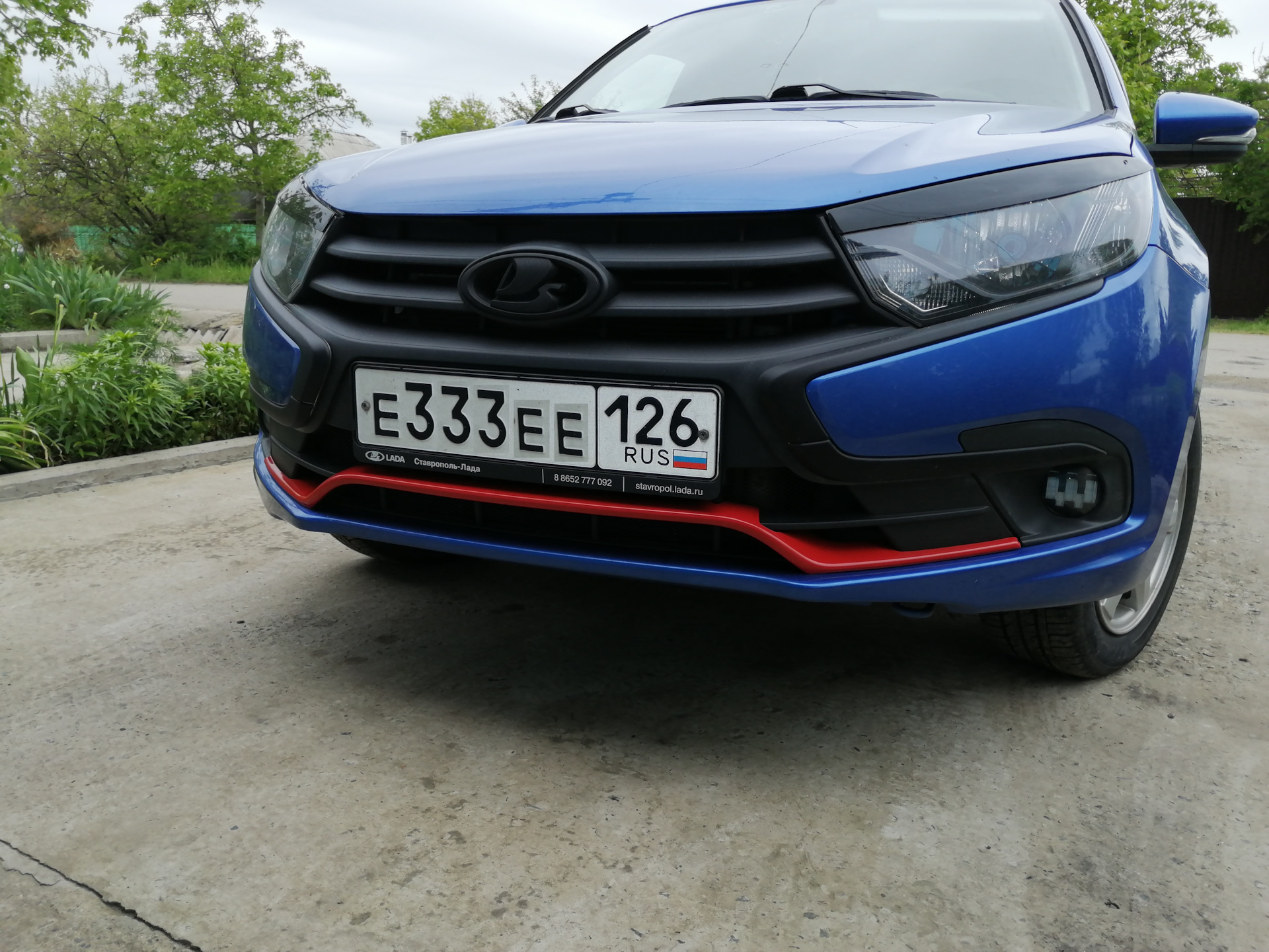 Накладка на бампер — Lada Гранта Лифтбек (2G), 1,6 л, 2019 года ...