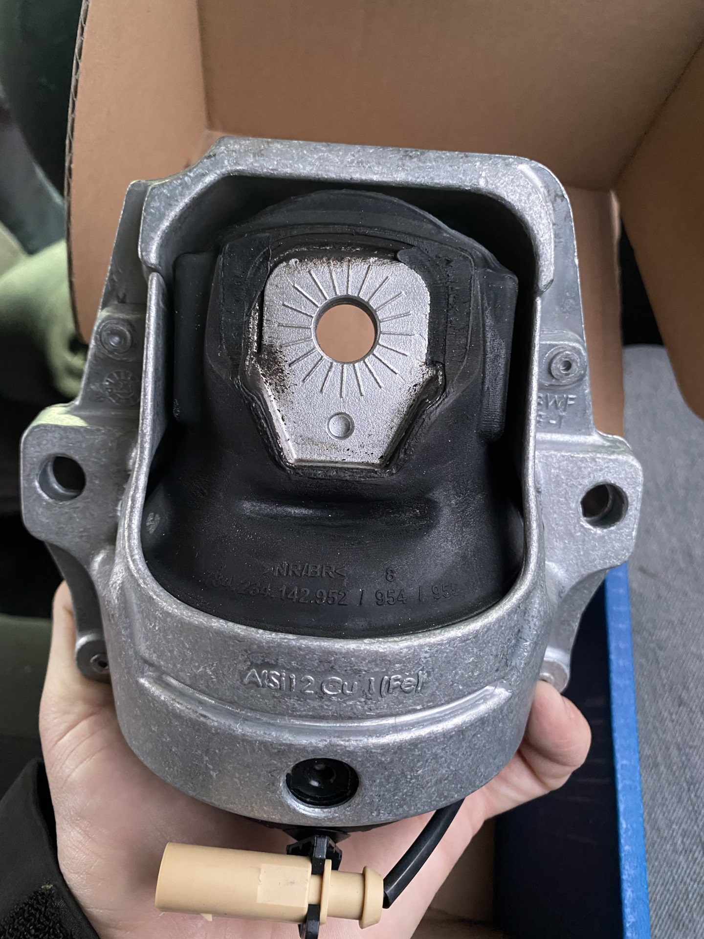 Audi Q5 2.0 211л.с. Правая подушка двигателя — Audi Q5 (1G), 2 л, 2009 ...