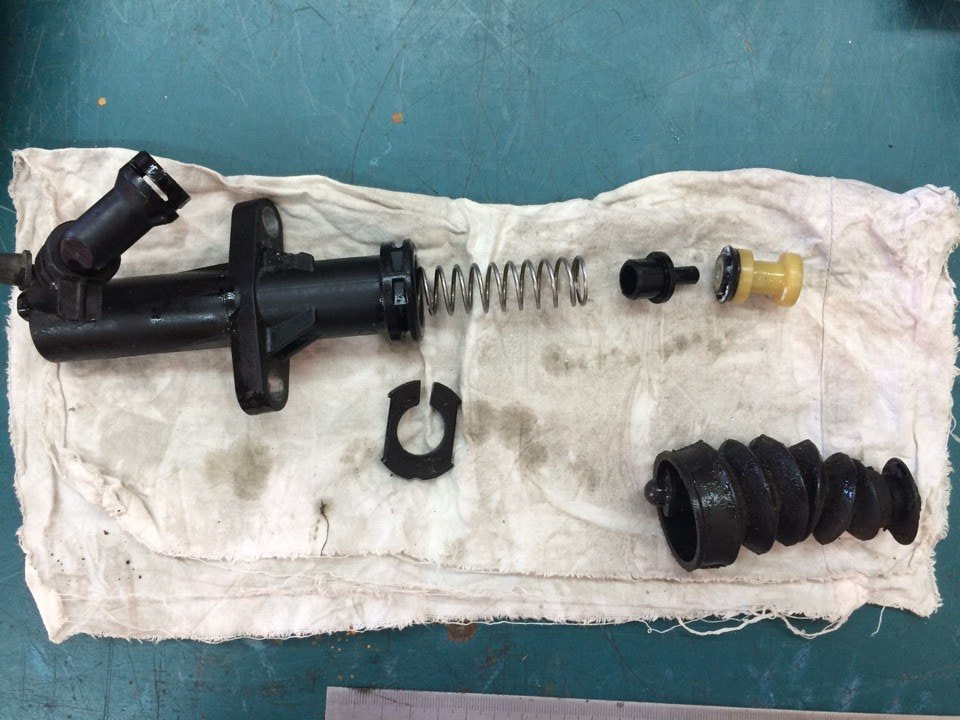 Замена рабочего цилиндра сцепления — Citroen C4 (2G), 1,6 л, 2012 года ...