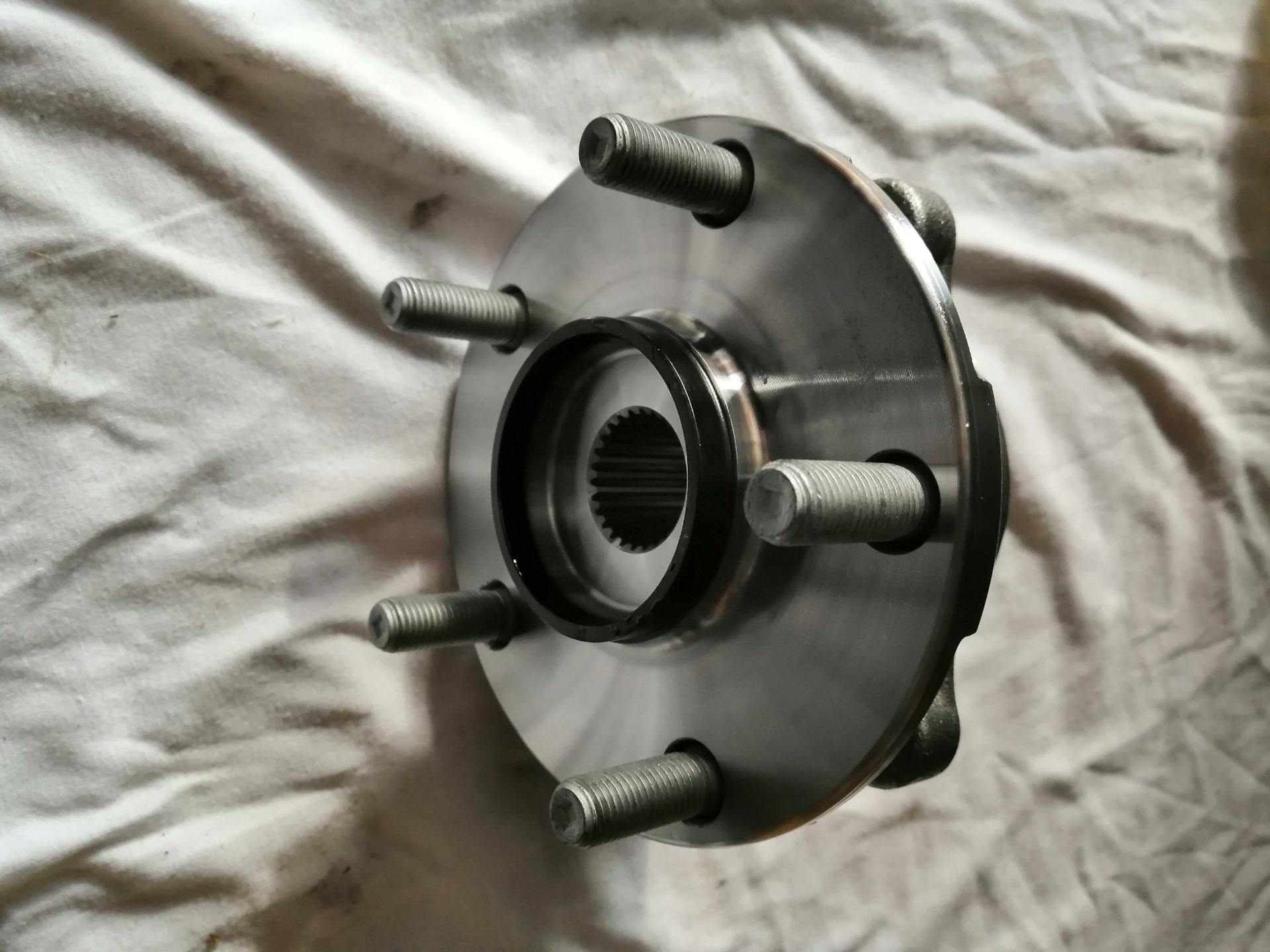 Замена передней правой ступицы — Toyota Corolla (140/150), 1,6 л, 2008 ...