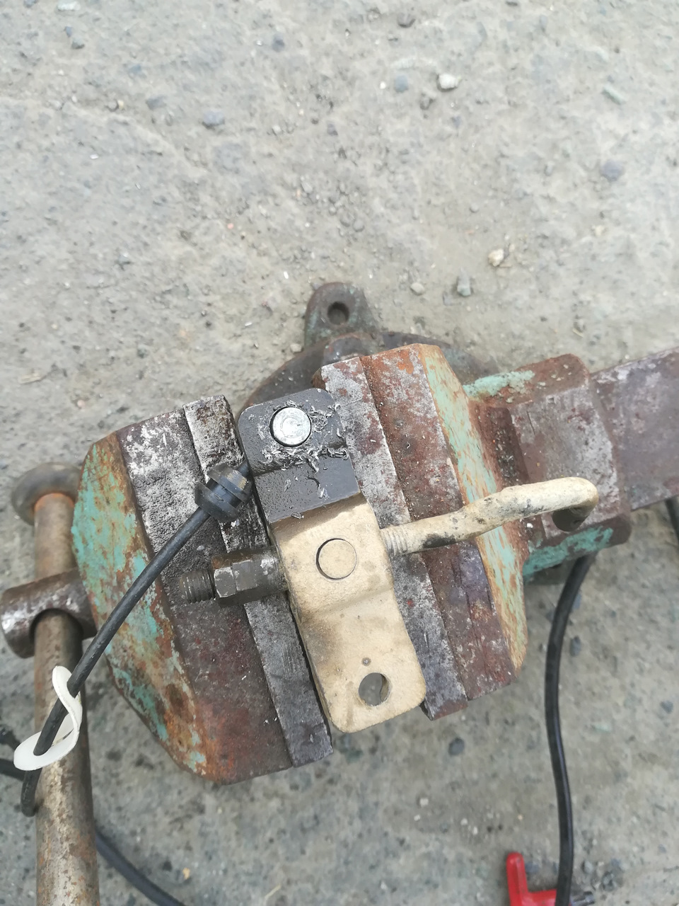 Замена тросика ручника на китайский аналог от SR50 — Toyota Master Ace ...