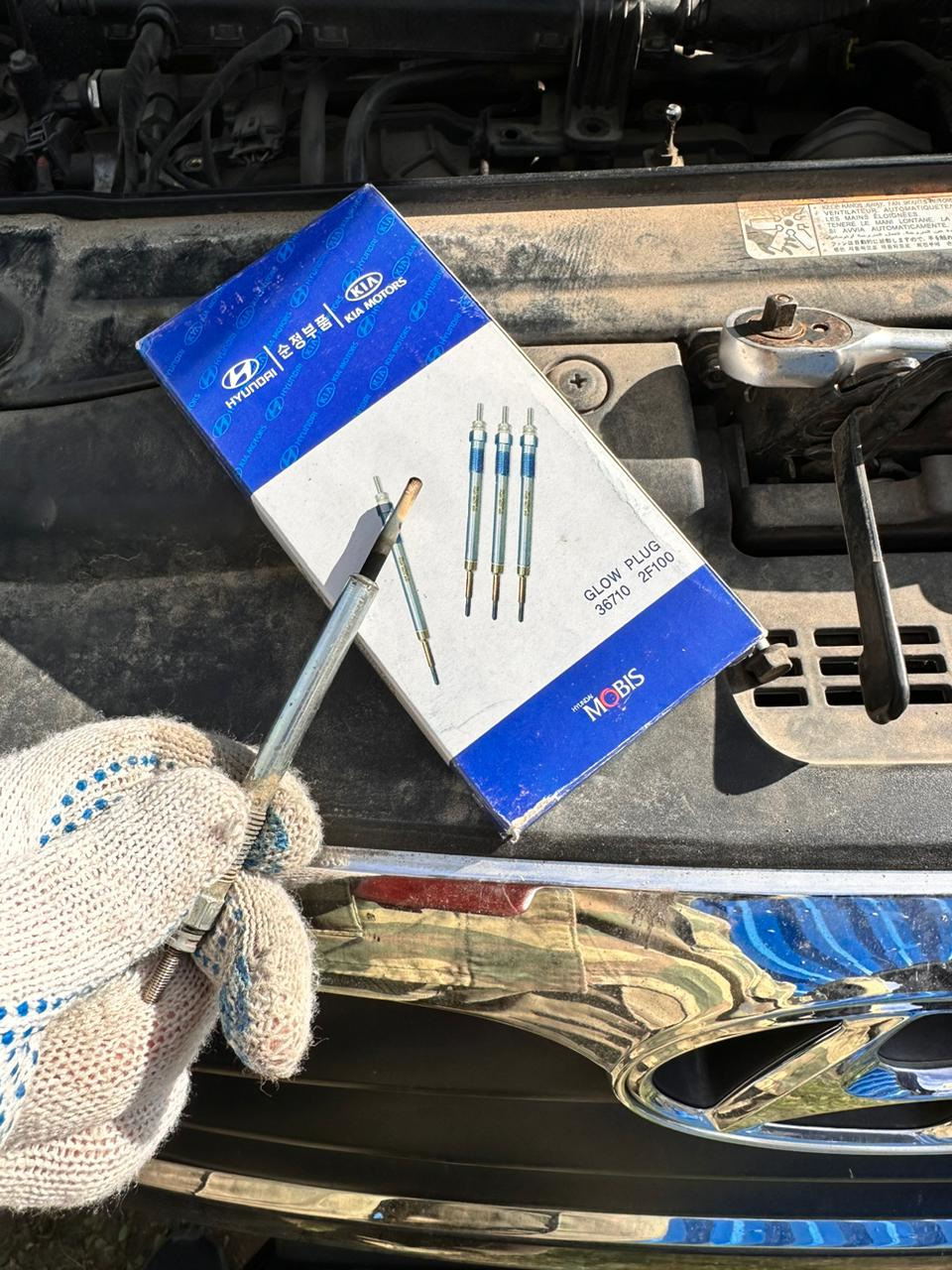 Замена свечей накаливания (плановая). — Hyundai Santa Fe (2G), 2,2 л ...