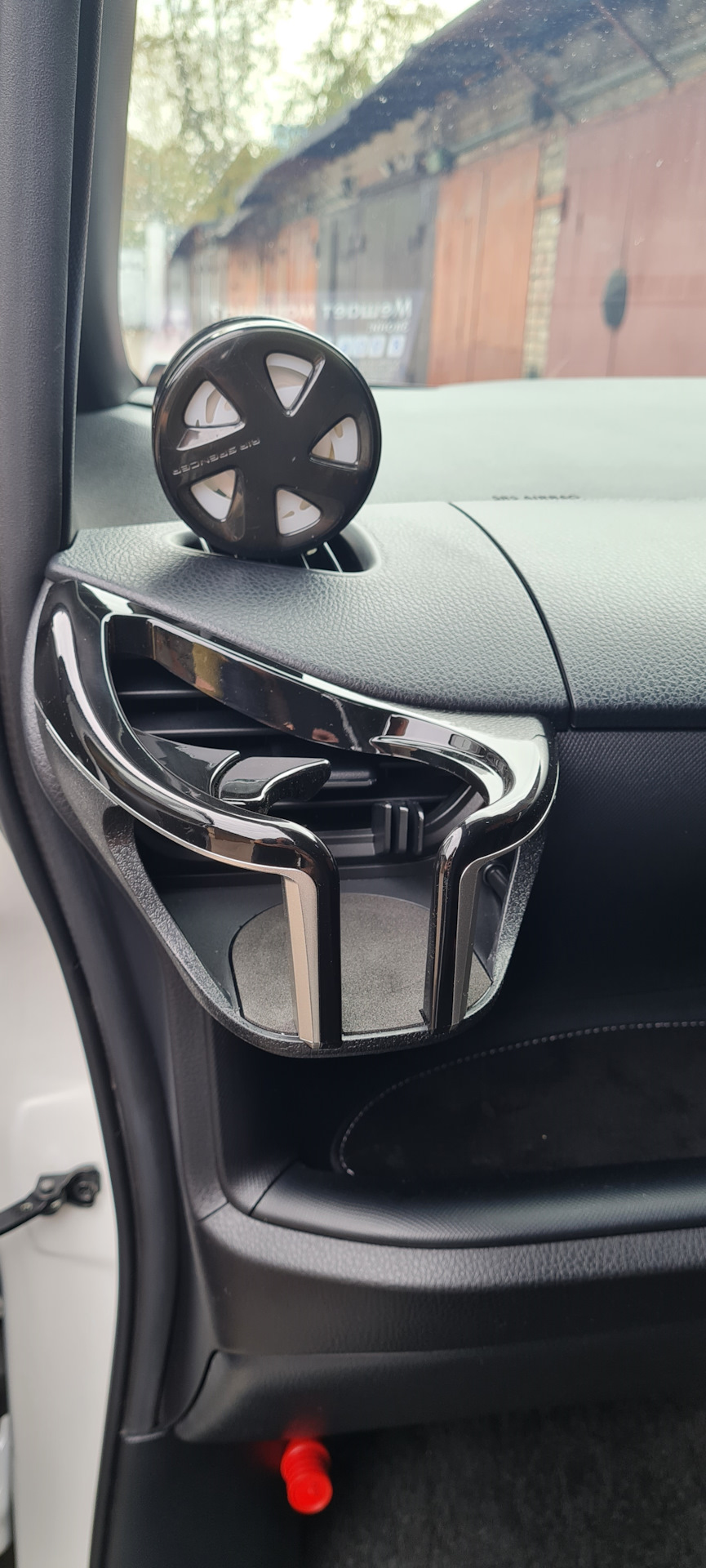 Японские подстаканники (еще немного лакшери) — Toyota Noah (3G), 2 л ...