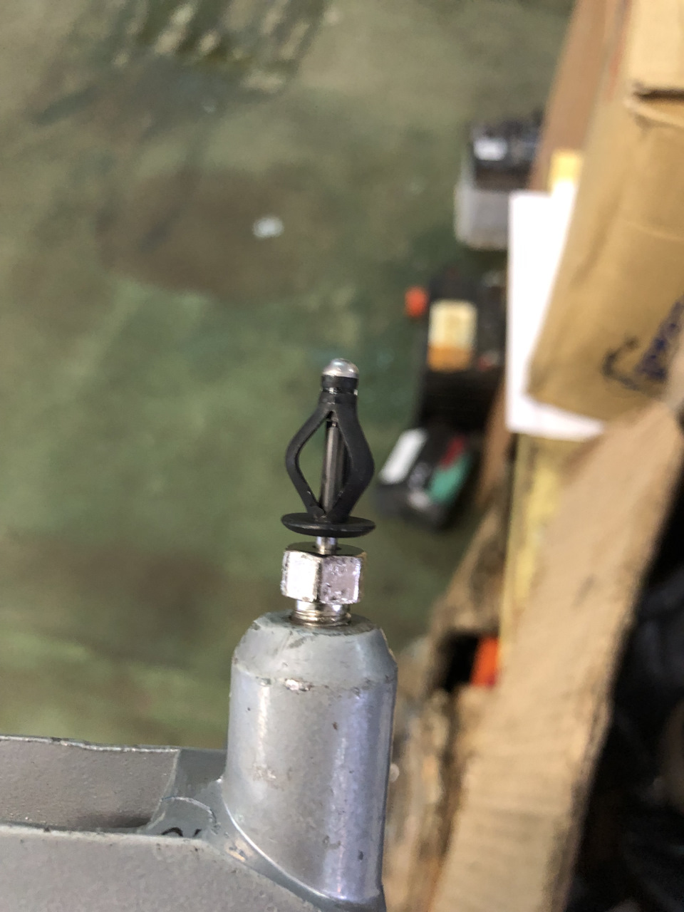 7703072337 Заклепка крепл прав усилителя RENAULT | Запчасти на DRIVE2