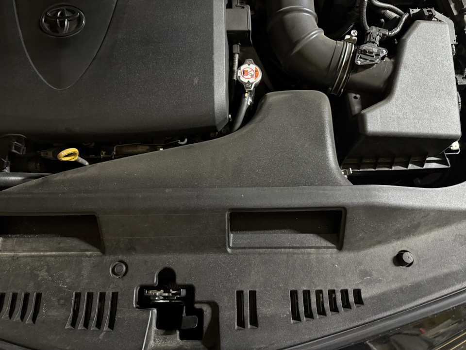 Наклейка впуска.😁 — Toyota Camry (XV70), 3,5 л, 2019 года | просто так ...