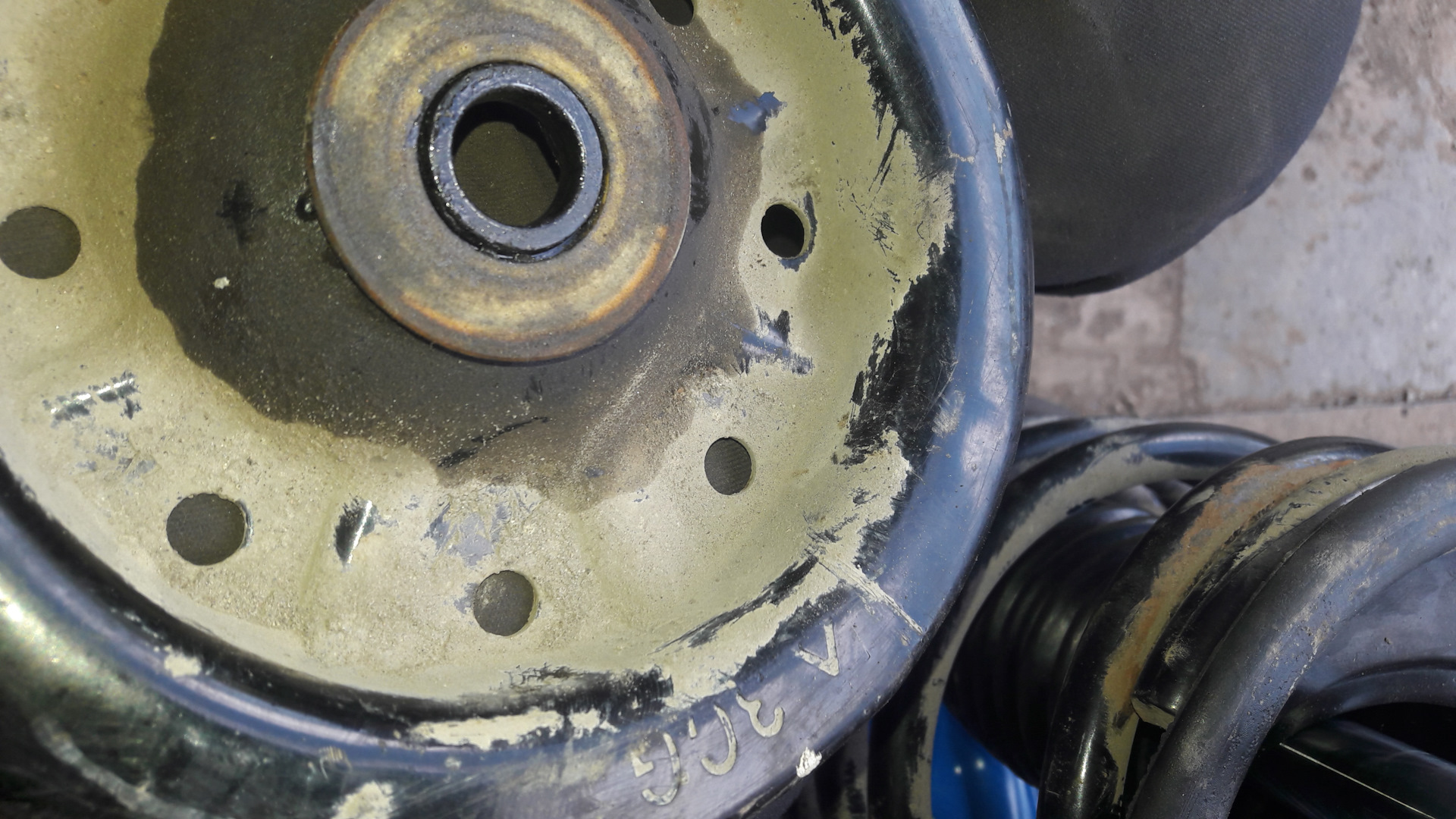 Замена передних амортизаторов — Lifan X60, 1,8 л, 2013 года | своими ...