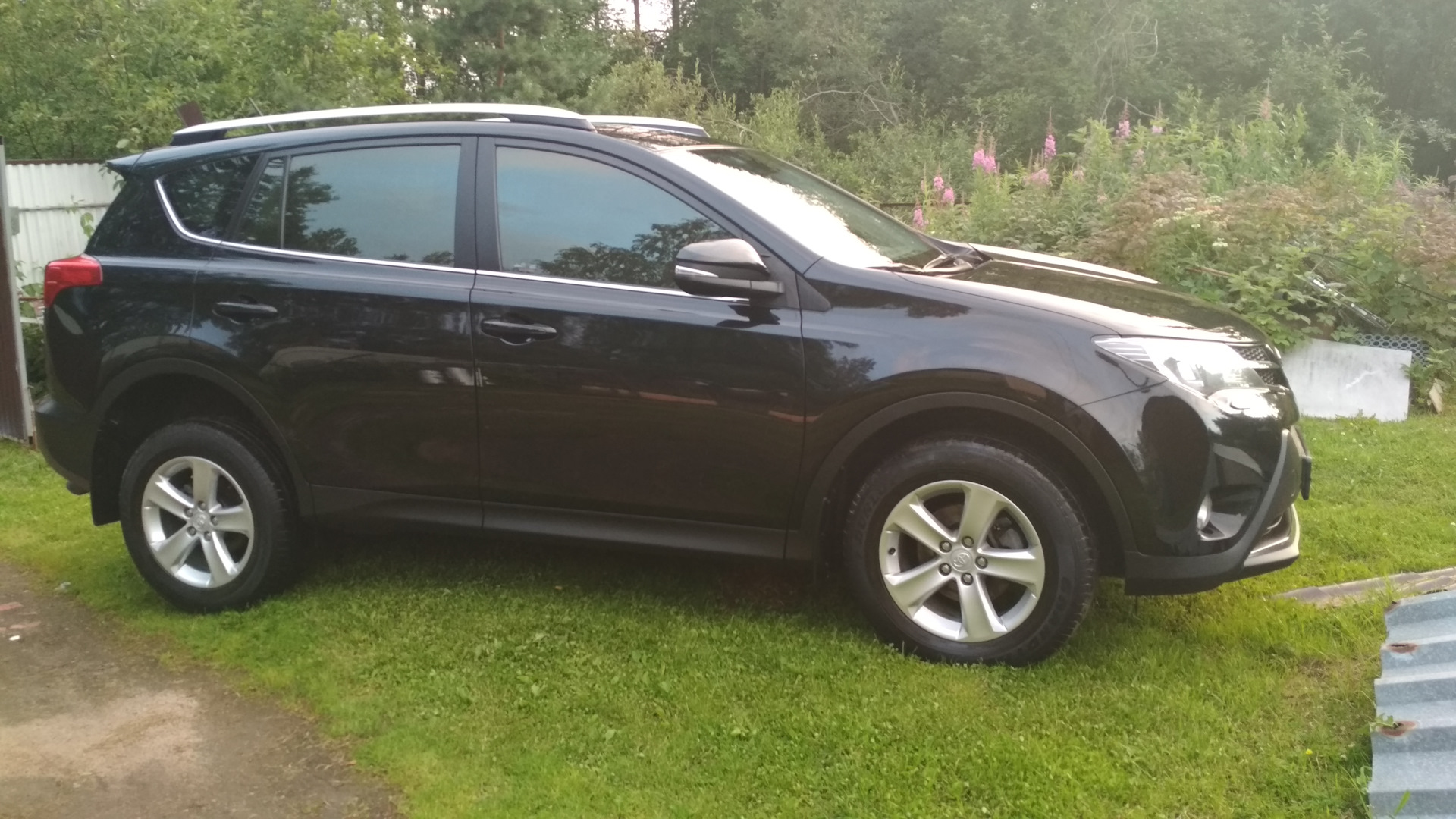 Toyota RAV4 (IV) 2.0 бензиновый 2014 | 2.0 AWD CVT цвет 208 на DRIVE2