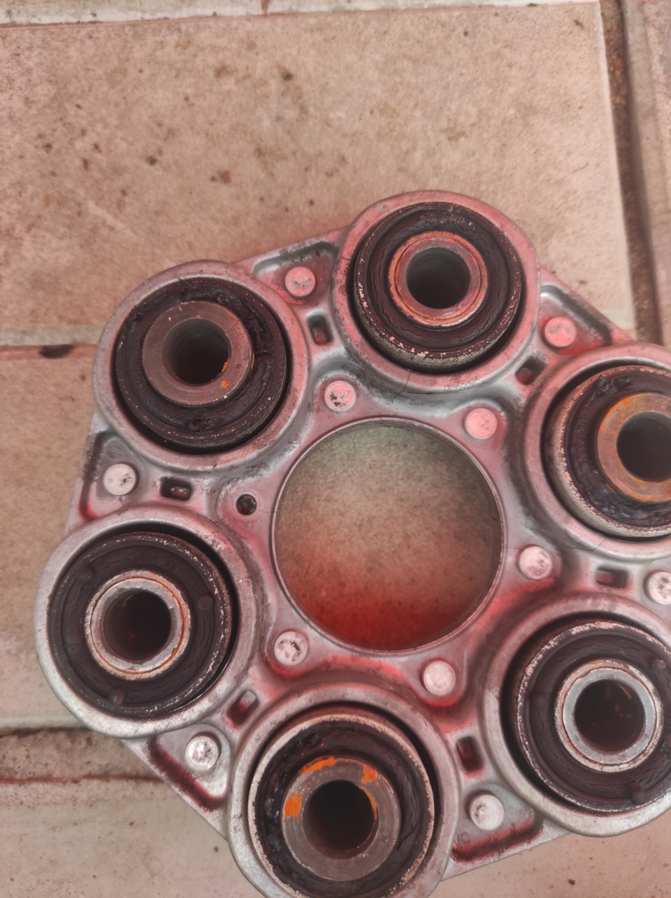 Замена муфт и подвесного подшипника кардана — BMW 5 series Gran Turismo ...