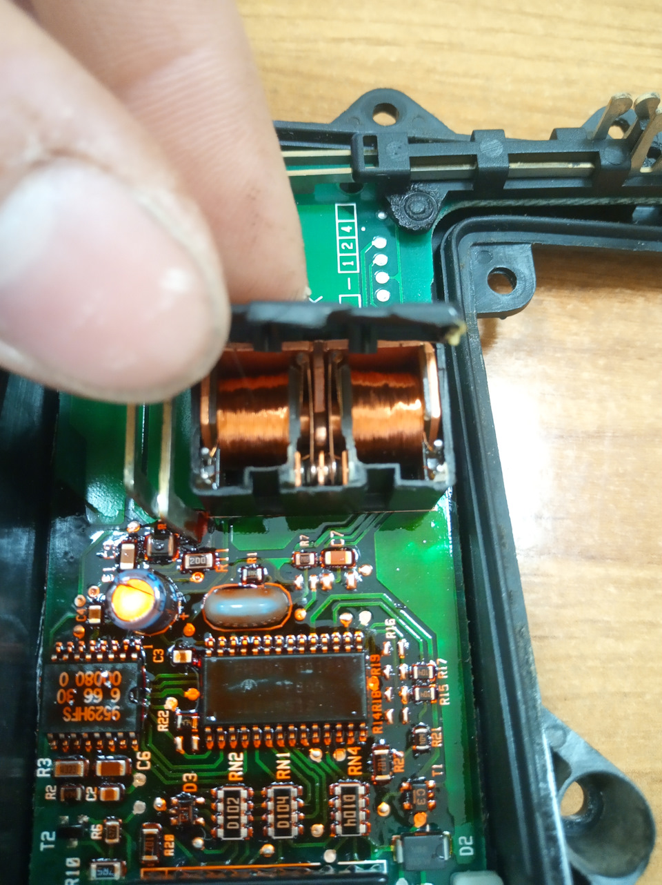 Ремонт реле стеклоподъемника Siemens V23078-C1002-A303 — Volkswagen Passat Variant (B4), 1,9 л ...