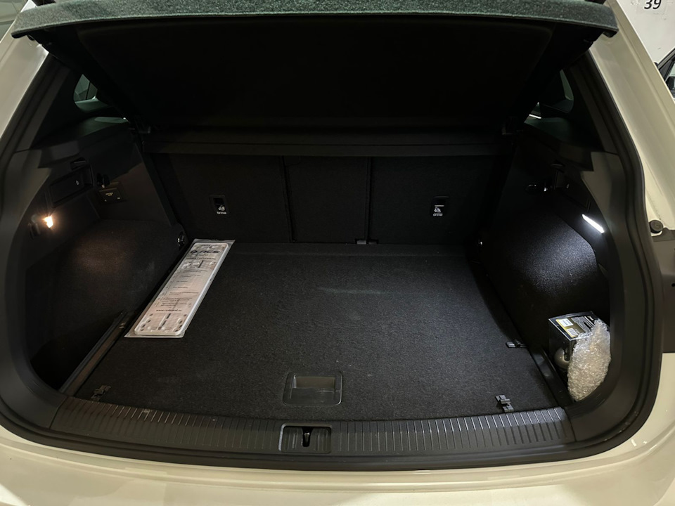 Фонарик в багажник — Volkswagen Tiguan (2G), 2 л, 2022 года | своими ...