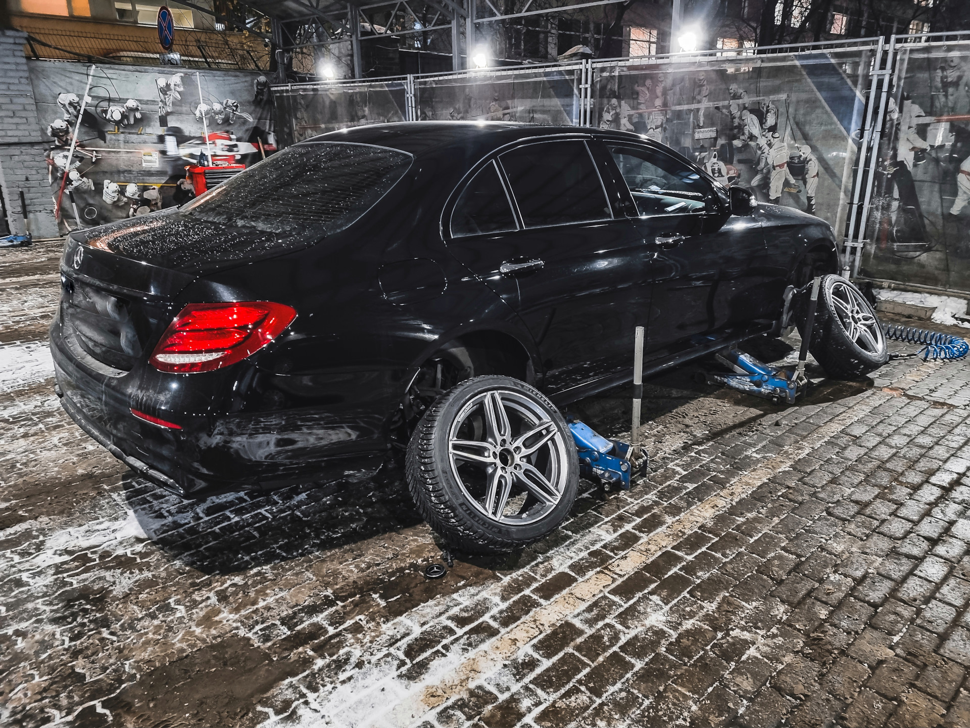 С шипов Hakkapeliitta 9 на липучку Michelin Pilot Alpin 5 — Mercedes-Benz E-Class (W213), 2 л ...
