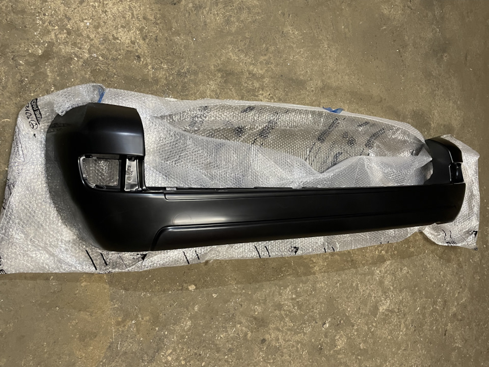 Оригинальный задний бампер — Toyota Land Cruiser Prado 120-series, 4 л ...