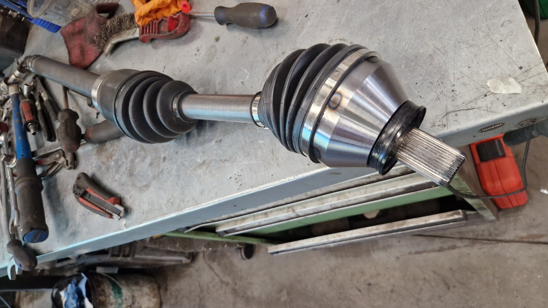 Замена передних приводов — Volvo V60 (1G), 2 л, 2013 года | визит на ...