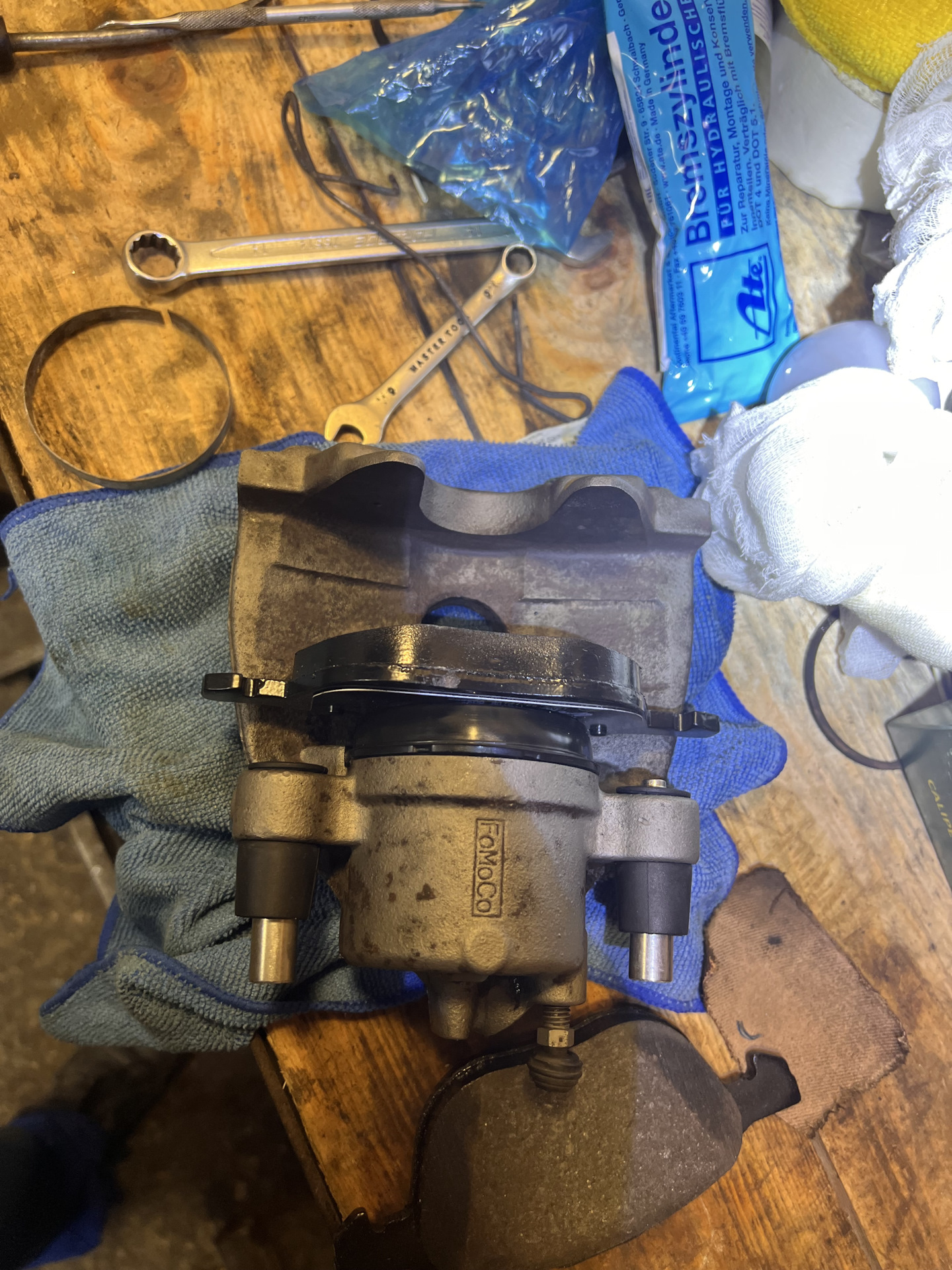 замена передних тормозных дисков, переборка суппортов и их пескоструй ...