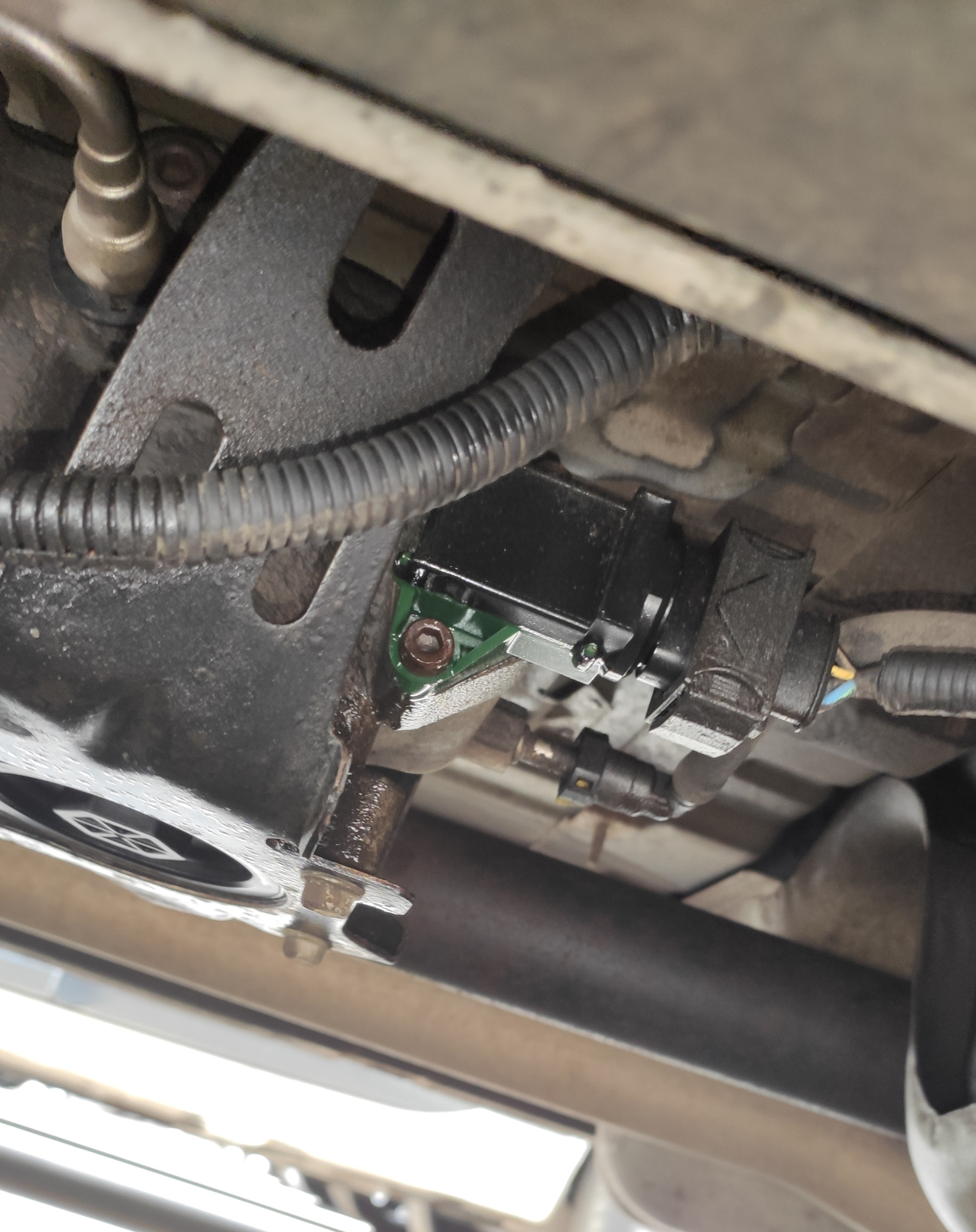 Поиск датчика на топливном фильтре — Opel Antara, 2,2 л, 2015 года ...