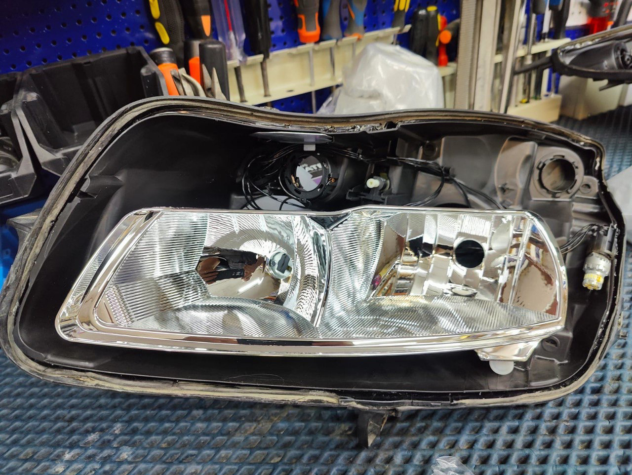 Установка линз в галогеновые фары — Opel Insignia (1G), 2 л, 2013 года ...