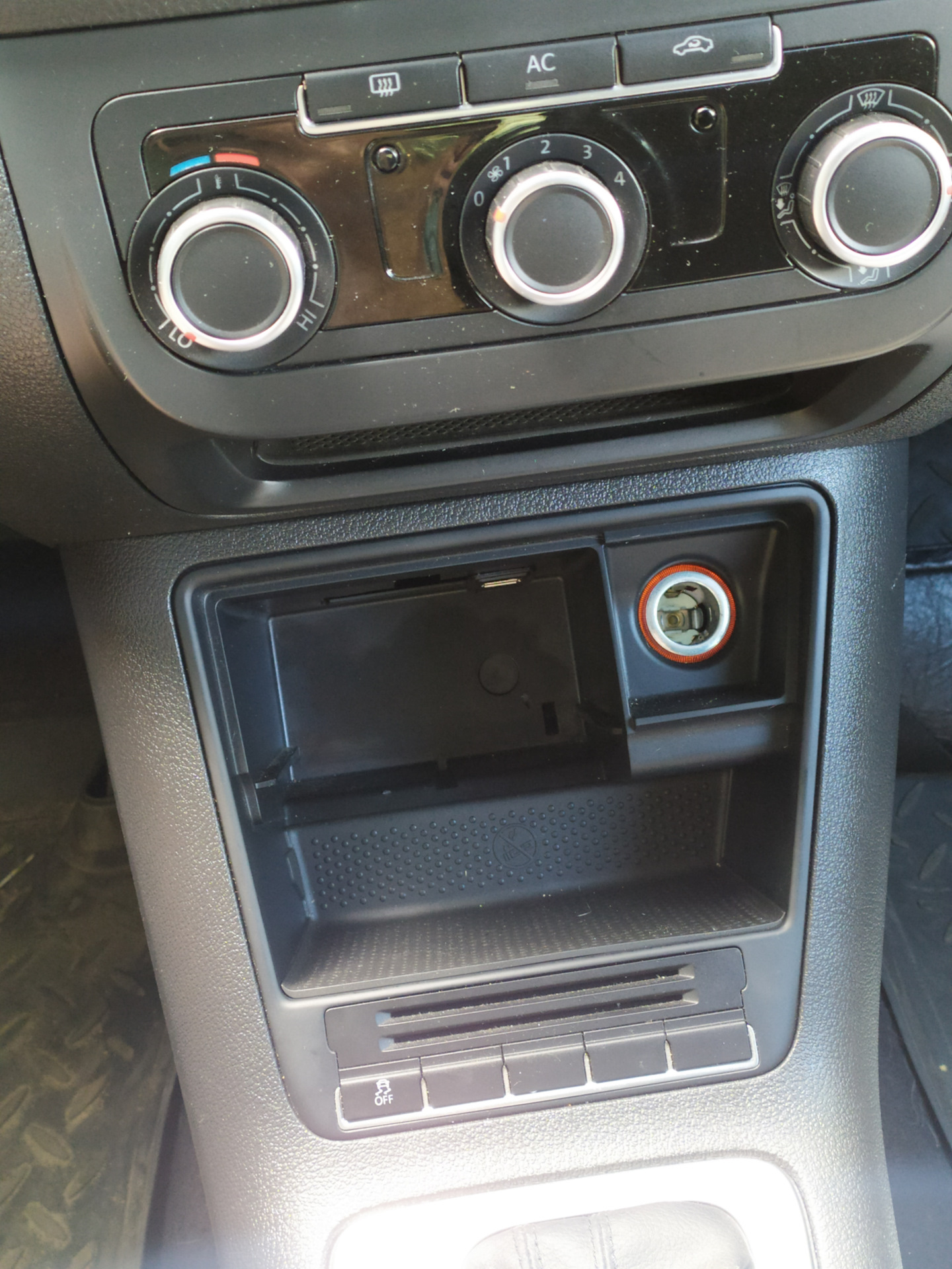 Розетки юсб — Volkswagen Golf Plus, 1,6 л, 2011 года | аксессуары | DRIVE2