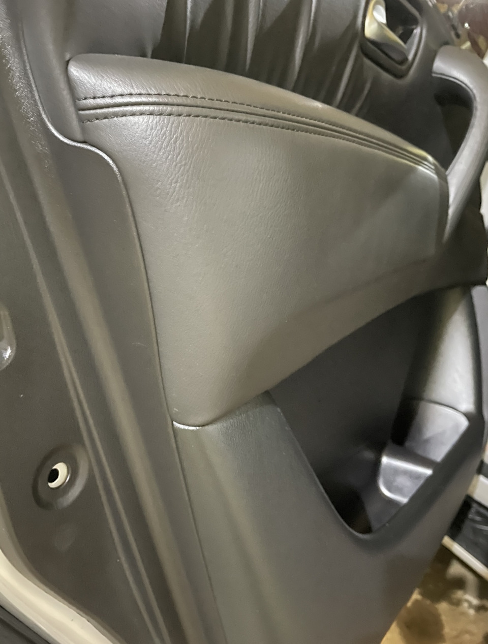 Демпфер двери резиновый — Nissan Patrol (Y62), 5,6 л, 2013 года ...