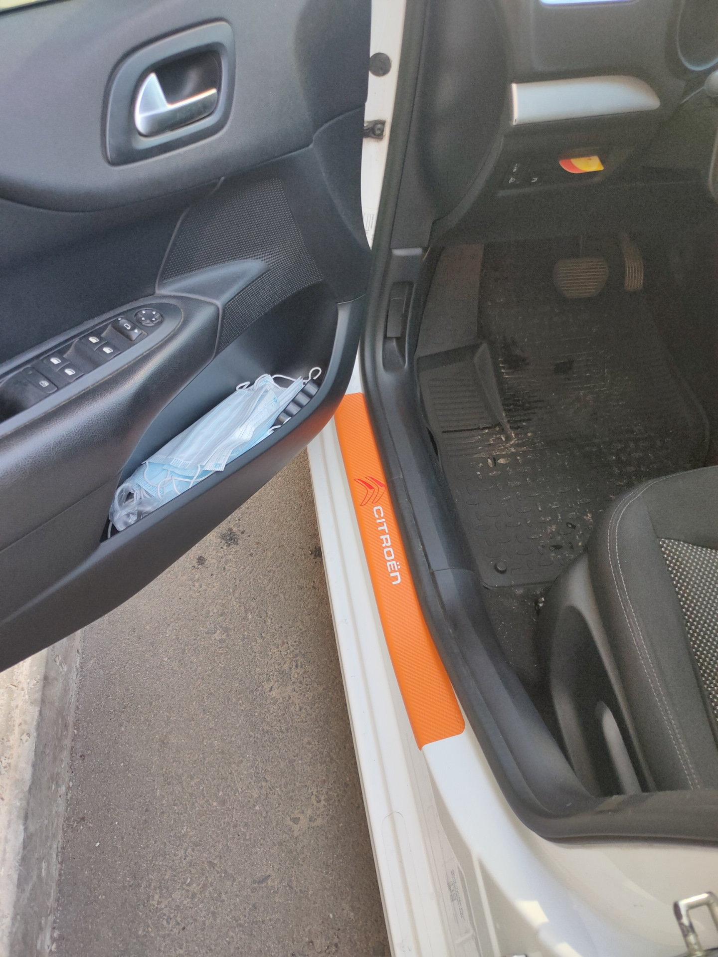 Наклейки на пороги — Citroen C4 L, 1,6 л, 2014 года | аксессуары | DRIVE2