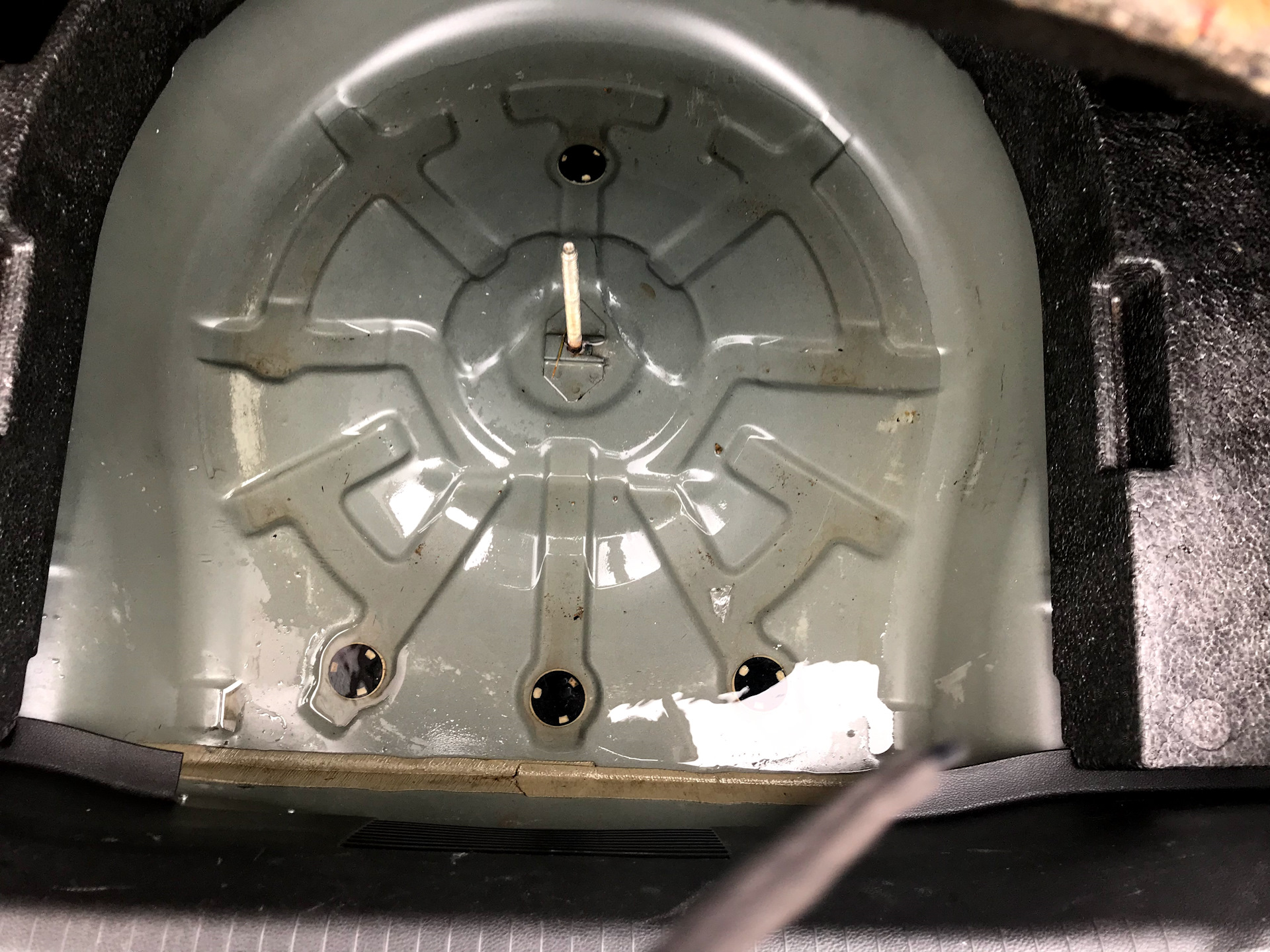 Вода в багажнике — Opel Insignia (1G), 2 л, 2011 года | своими руками ...