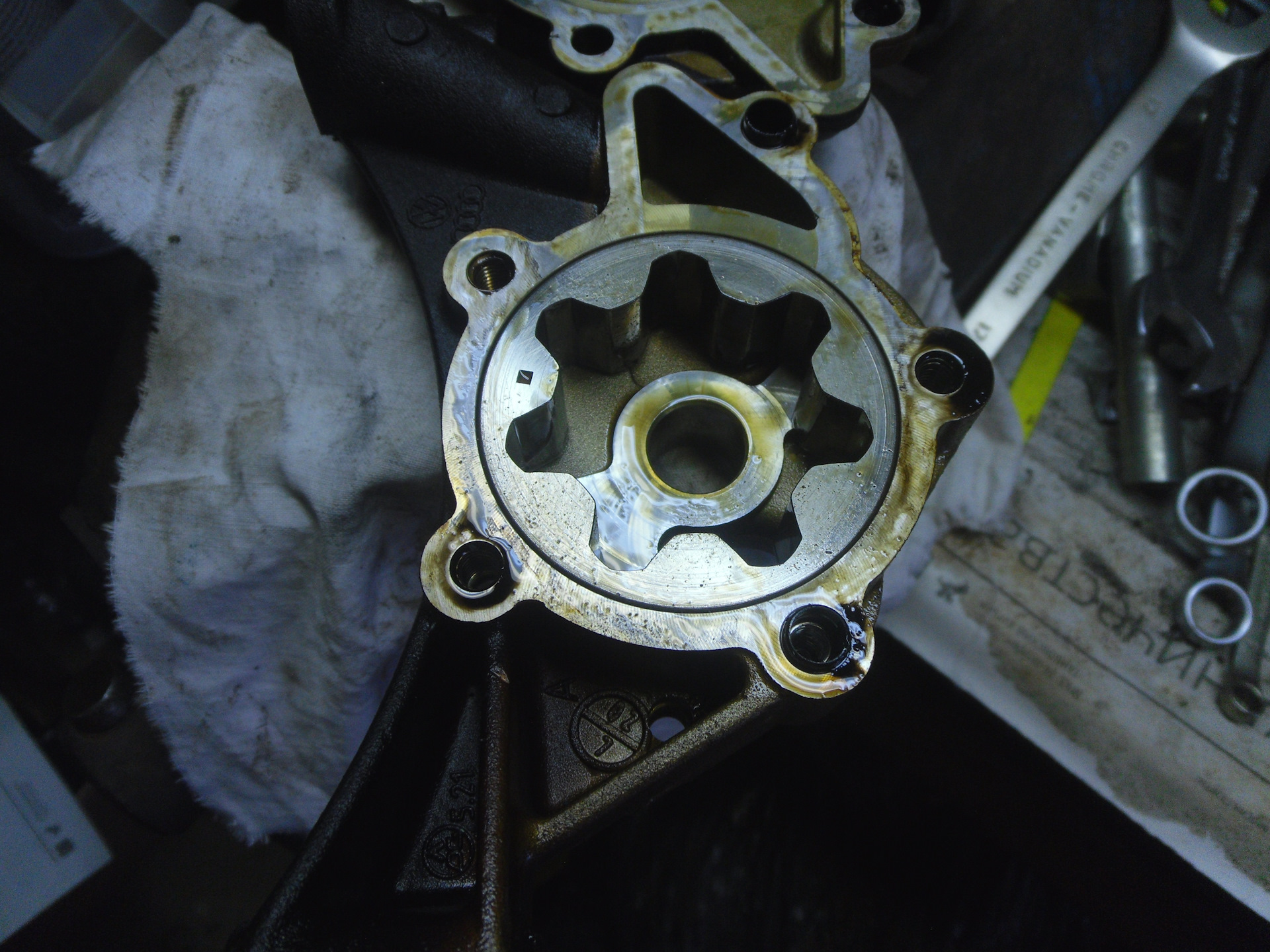 Ремонт двигателя: масляный насос. — Volkswagen Passat B5, 1,8 л, 2003 ...