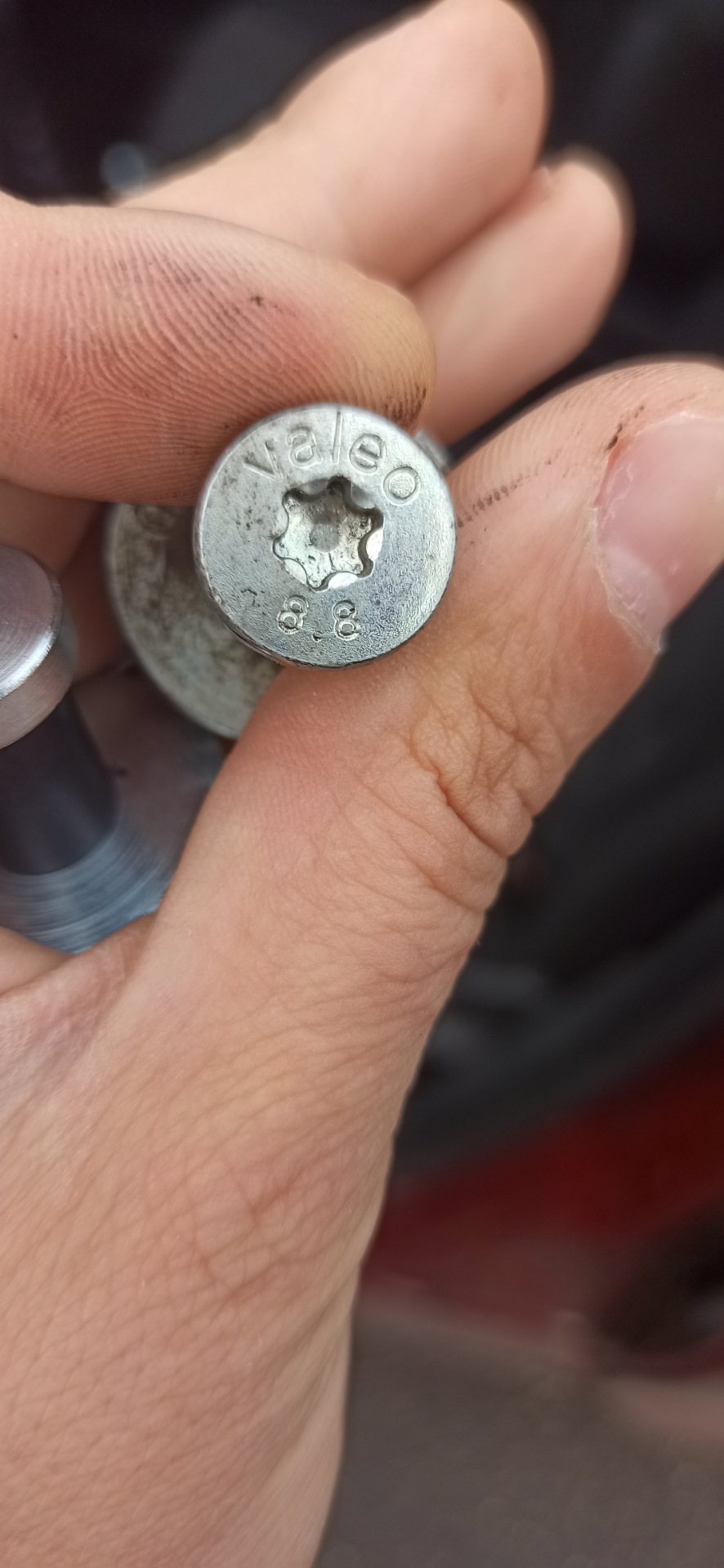 Личный опыт с болтом-фиксатором замка двери — Renault Sandero 1G, 1,6 л ...