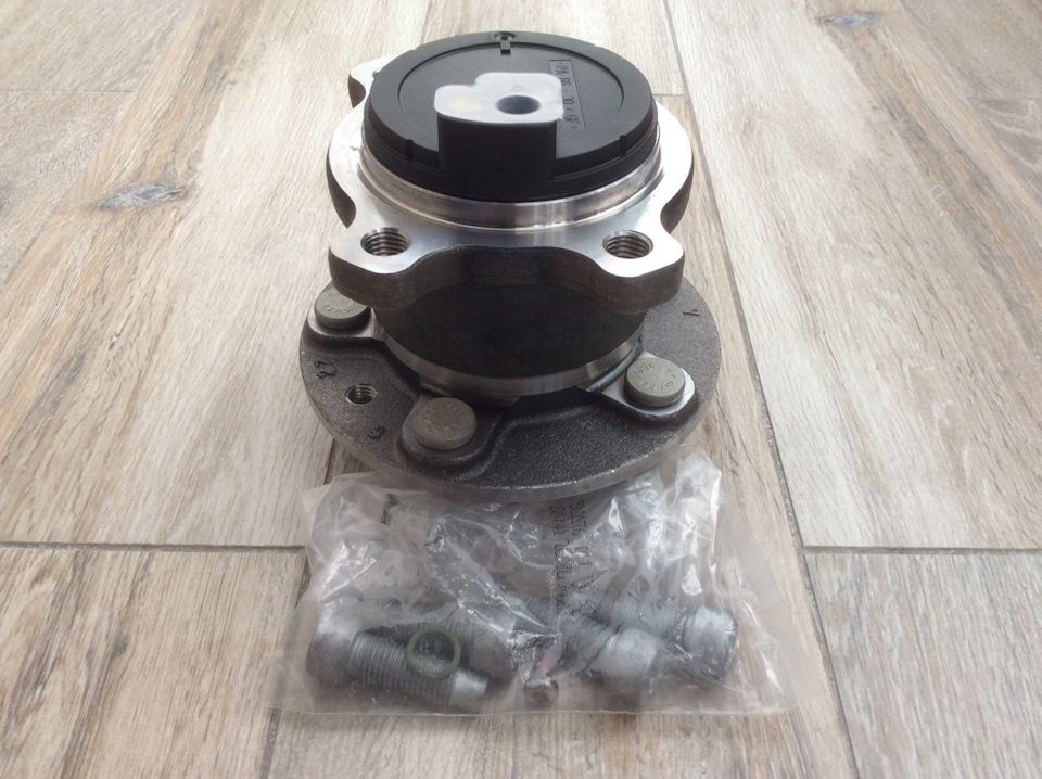 Подшипники ступицы на Ford на Ford Focus Hatchback III, Ford Focus ...