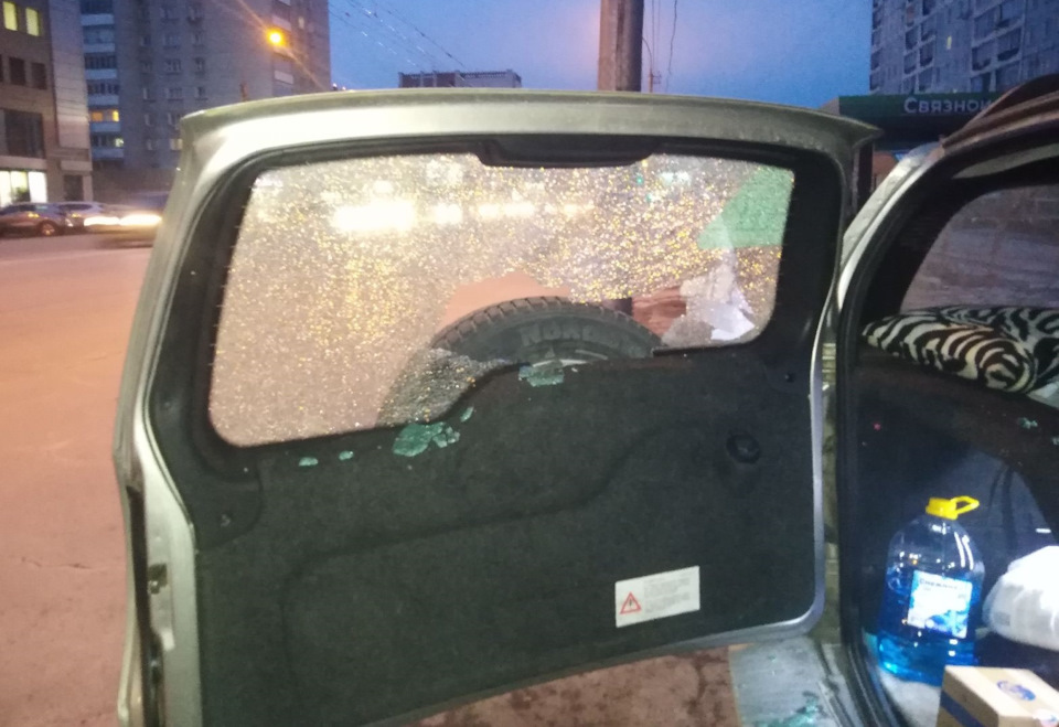 Только зря деньги на наклейку "Ш" потратил, :) — Chevrolet Niva (1G), 1 ...